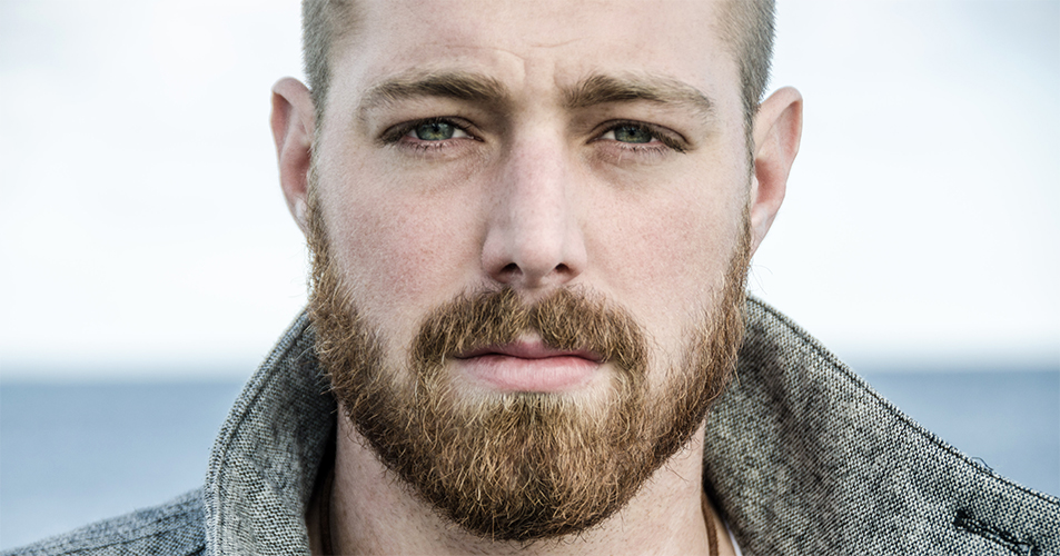 Jonathan Roy se denude pour son nouveau clip