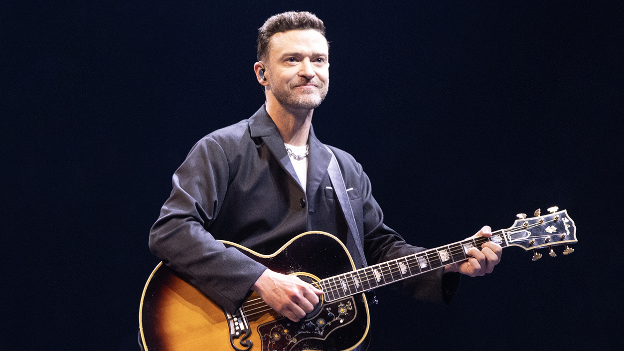 Watch Justin Timberlake Address His 'Tough Week' On Stage In Chicago