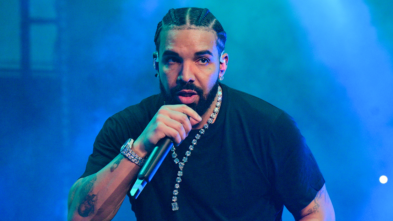 Drake Offered Up A $10K Prize To The Winner Of His Hometown Lookalike ...