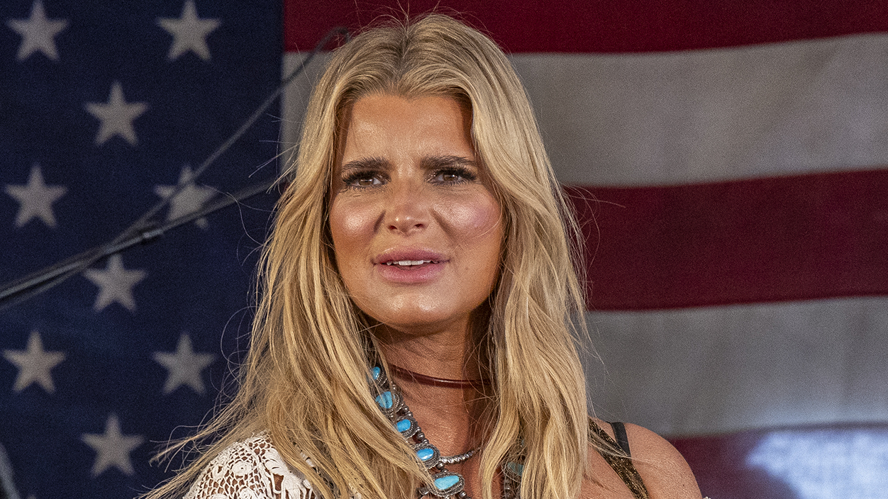 Jessica Simpson Stands By Her Claim That Snake Sperm Helps Her Singing ...