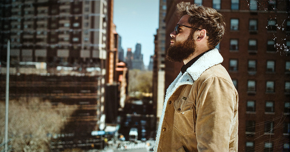 REGARDEZ Passenger ouvre son coeur dans les rues de Las Vegas