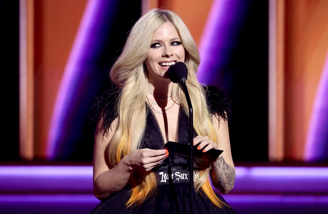 ÉCOUTEZ Avril Lavigne reprend Breakaway de Kelly Clarkson