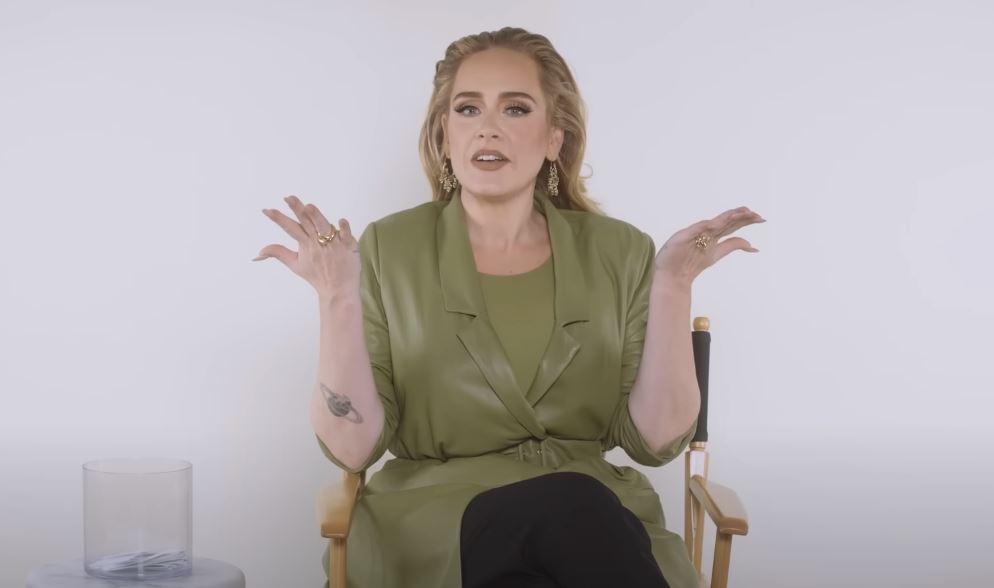 REGARDEZ Adele se confie sur l’histoire derriere ses plus grands hits