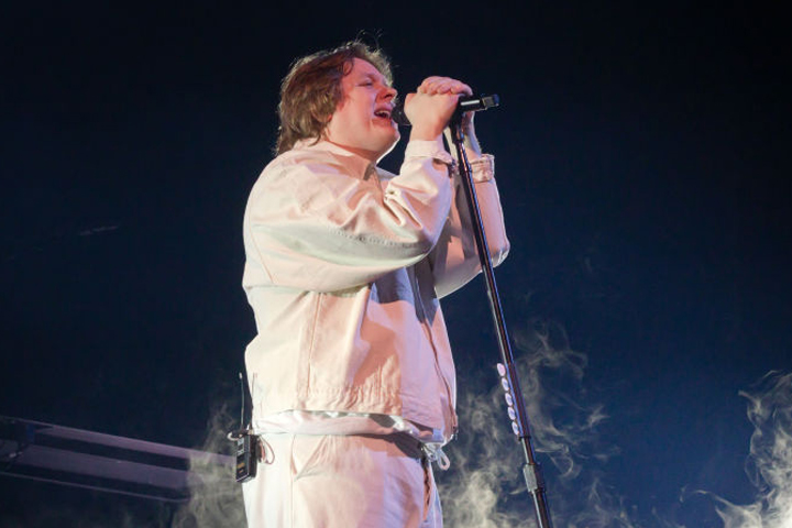 WATCH Lewis Capaldi Fans Keep Singing As He Experiences Tourettes Tics