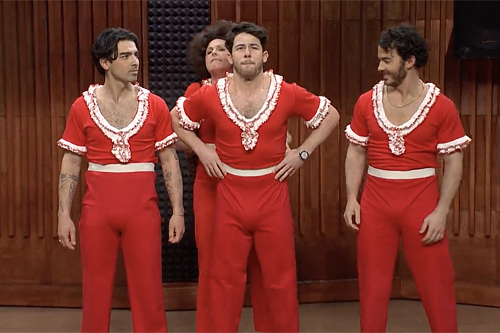 WATCH Jonas Brothers Show Off Dance Moves In SNL Sketch